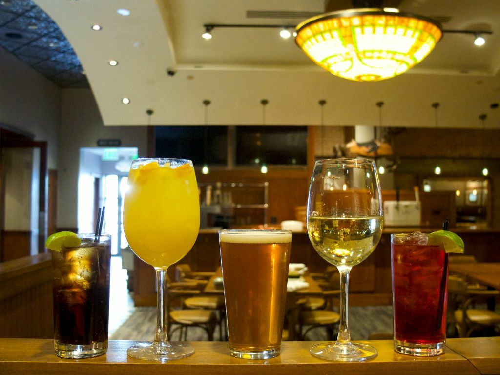 Phillips Seafood Happy Hour | Visit Baltimore